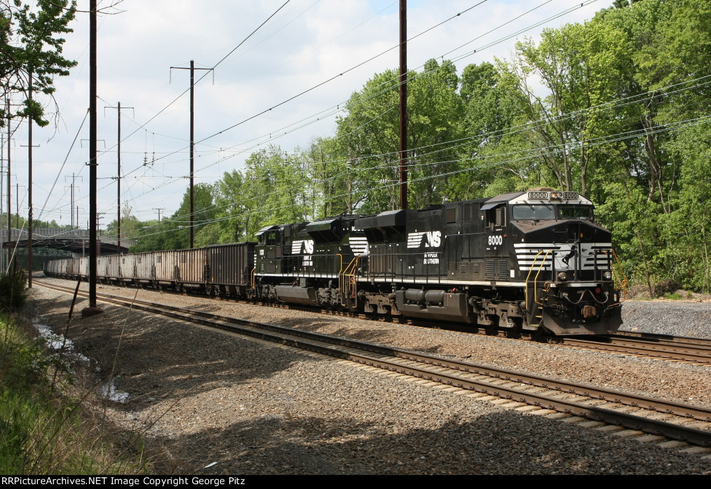 NS 8000 and train 651